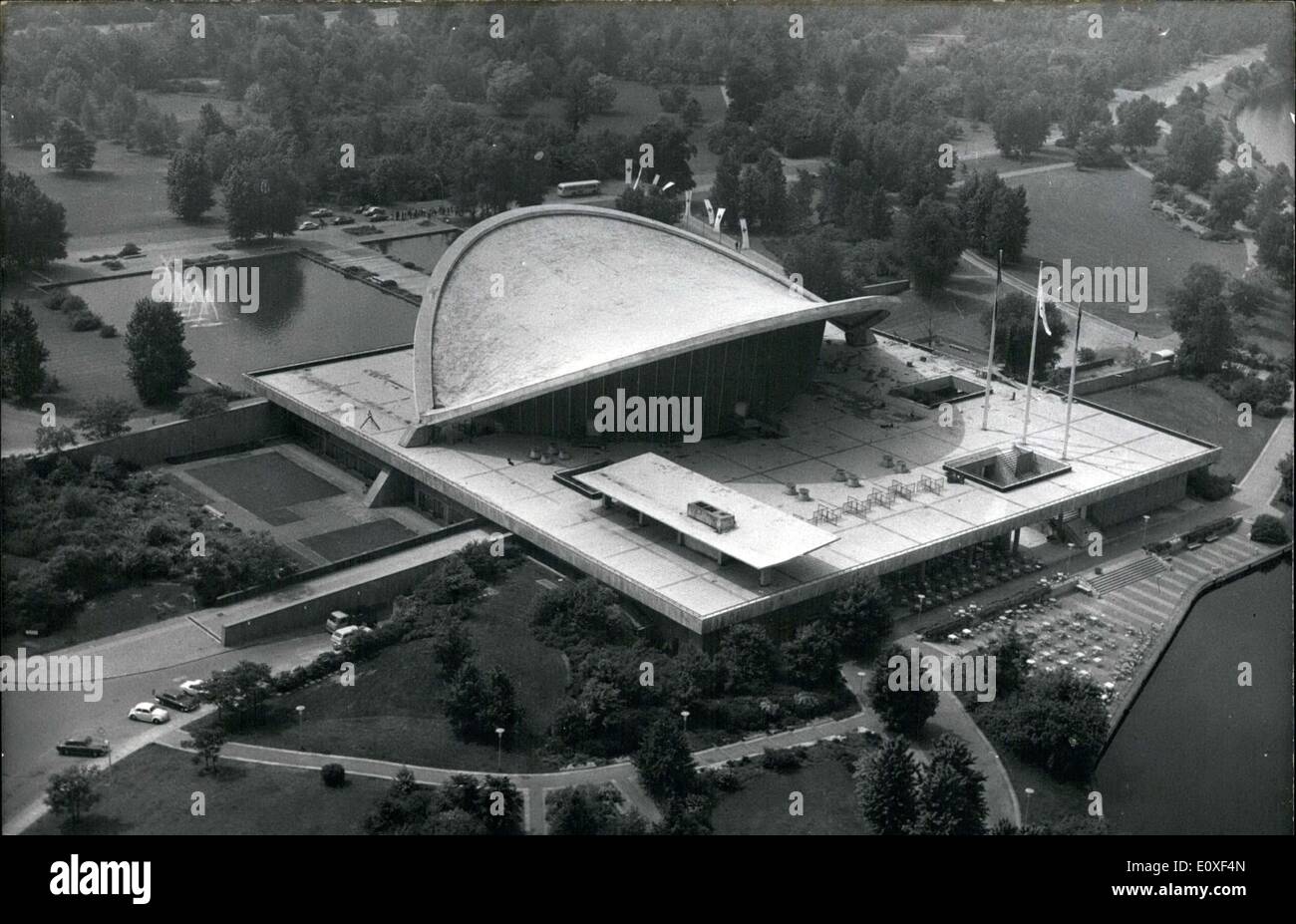 Aerial view of berlin wall hi-res stock photography and images - Alamy