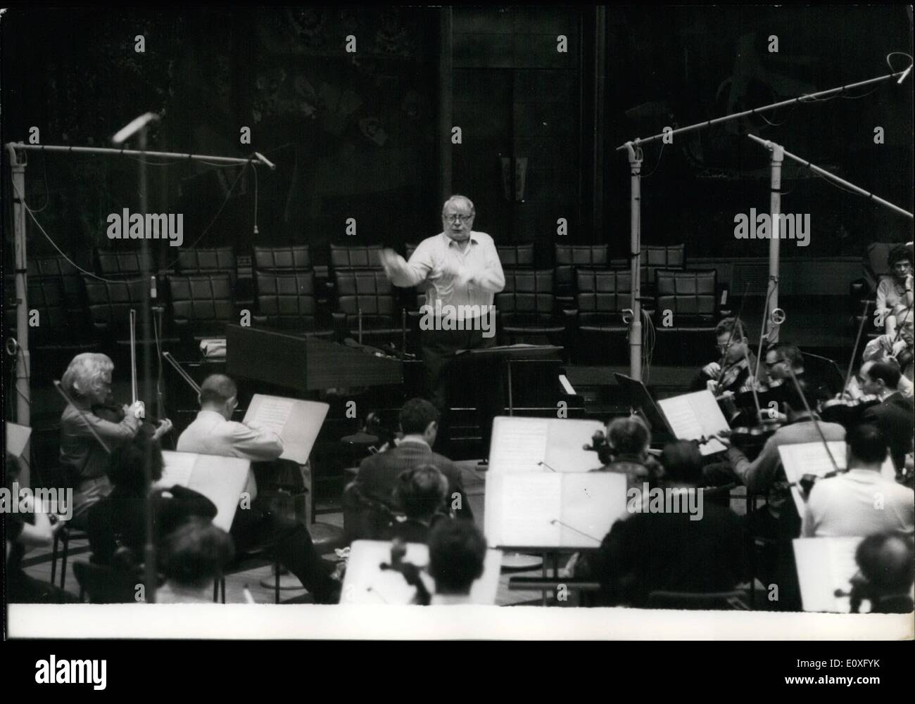 Radio conductor hi-res stock photography and images - Alamy