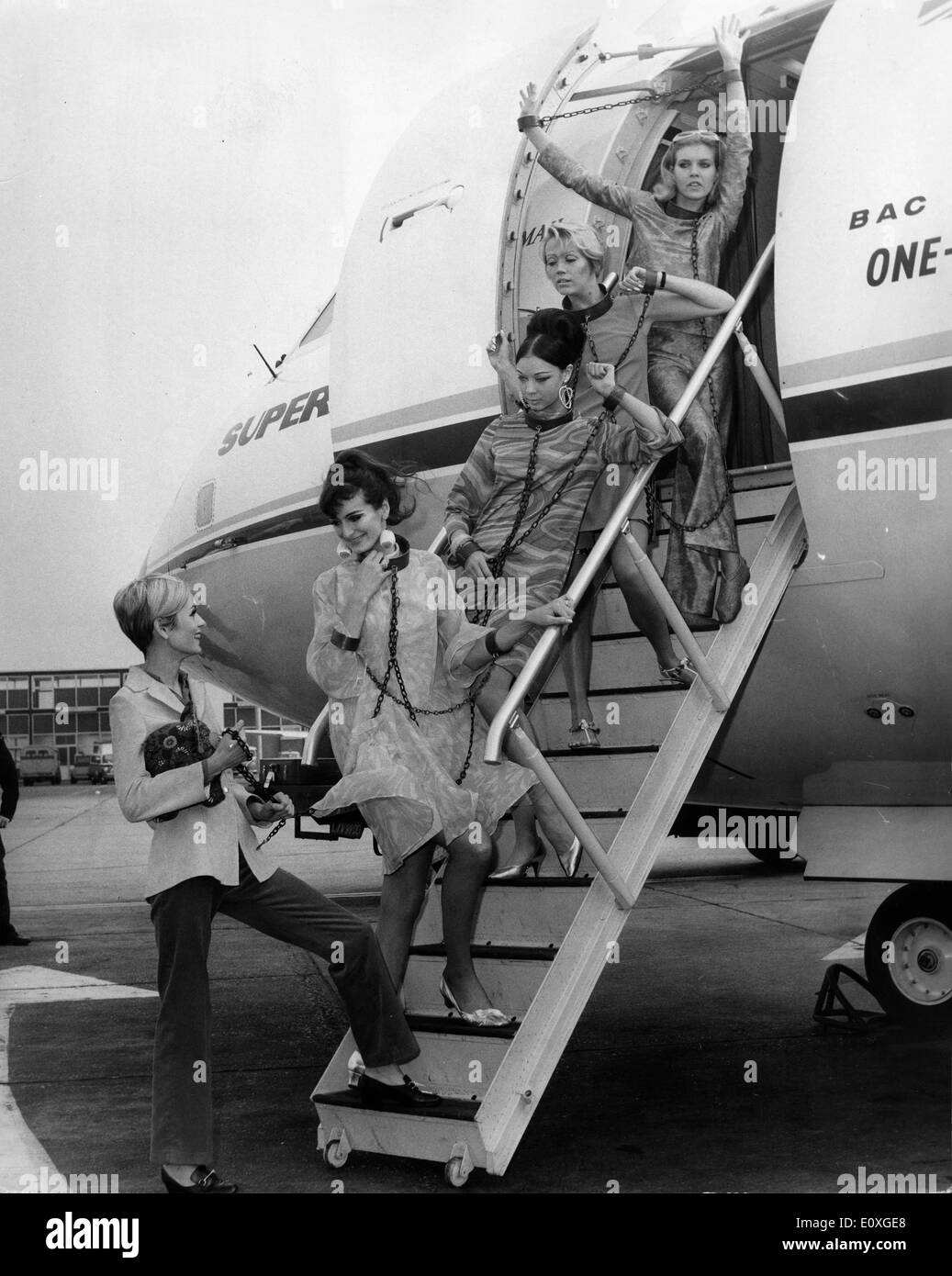 Each other eyes Black and White Stock Photos & Images - Alamy