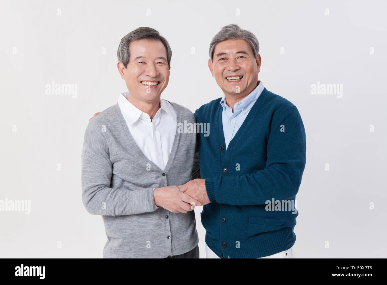 two old men shaking hands Stock Photo - Alamy