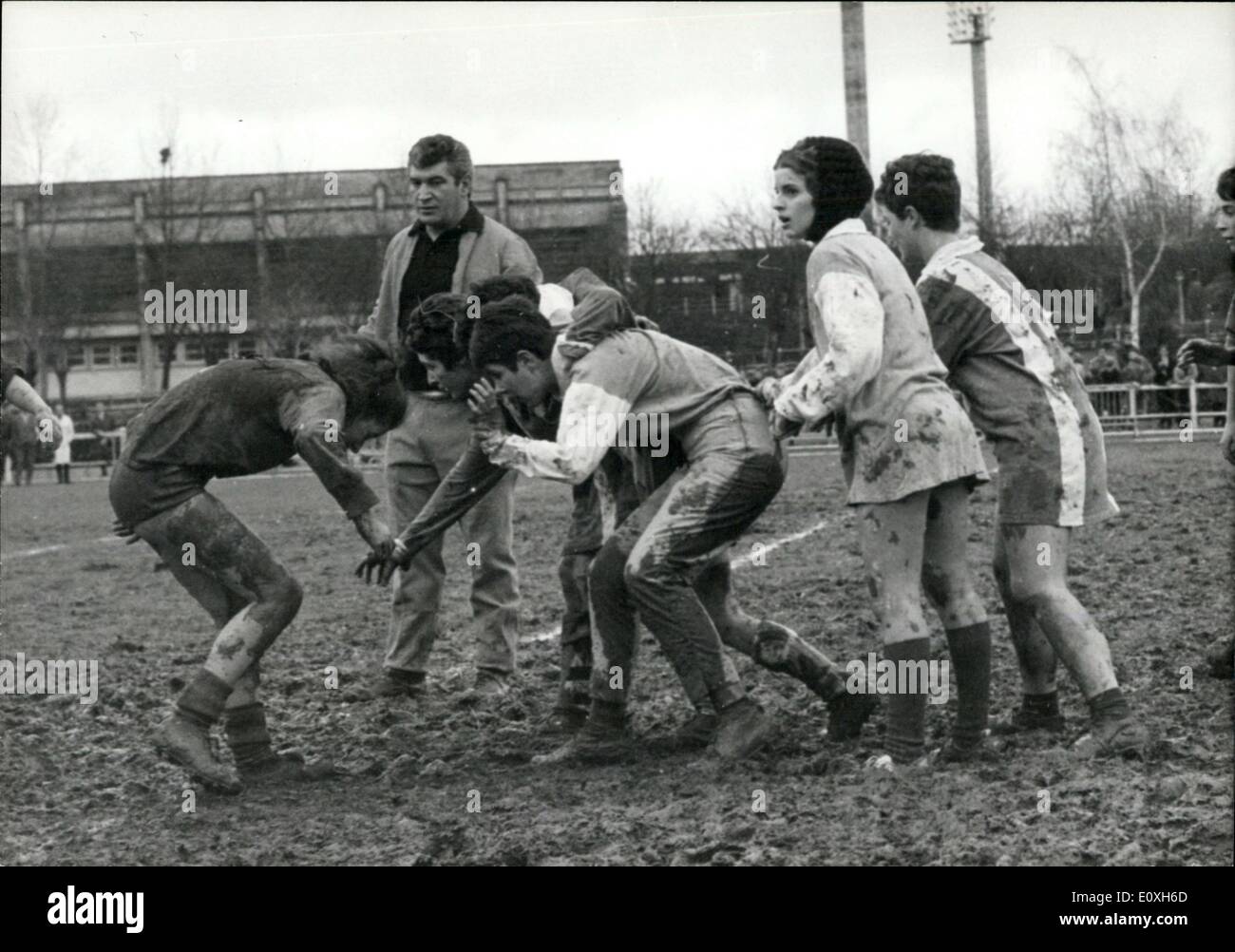 Girl rugby mud rugby hi-res stock photography and images - Alamy