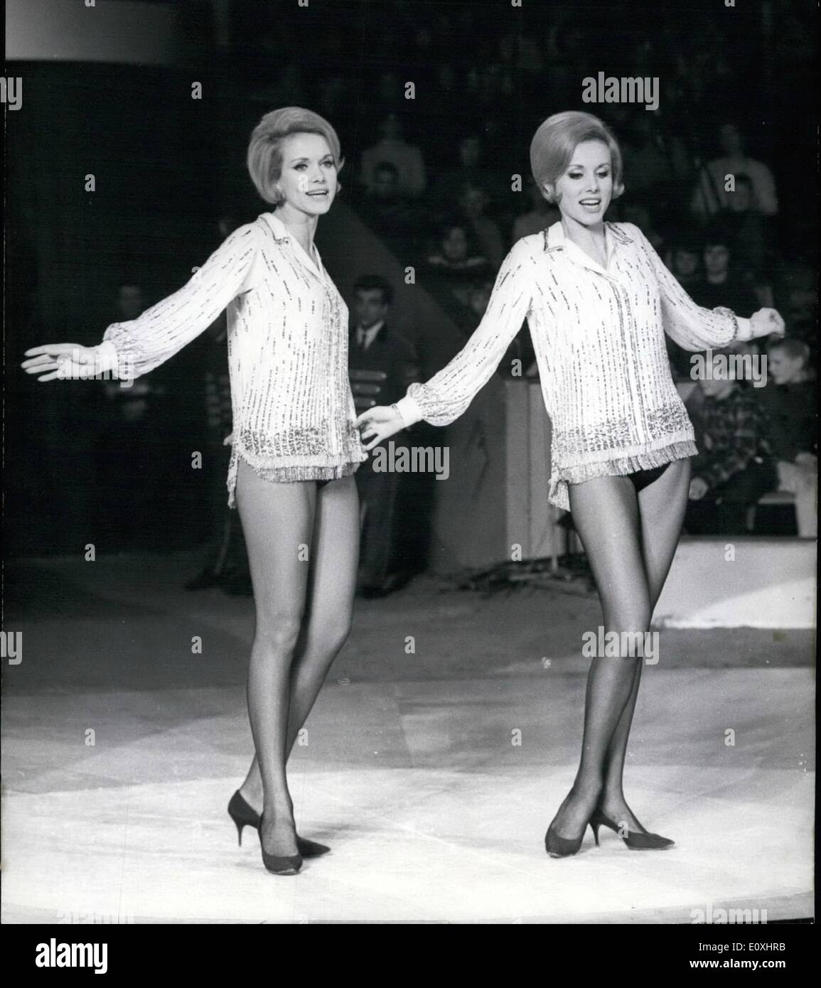 Kessler twins dancing hi-res stock photography and images - Alamy