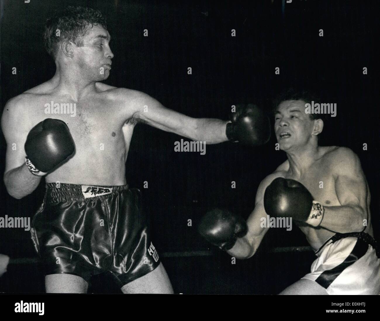 Jan. 01, 1967 - LONDON:Welshman Howard Winstone scored a 10- round ...