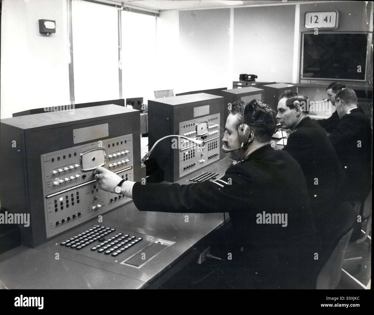 Metropolitan police control room hi-res stock photography and images ...