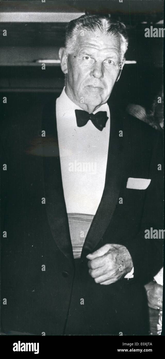 Queen malta 1967 hi-res stock photography and images - Alamy