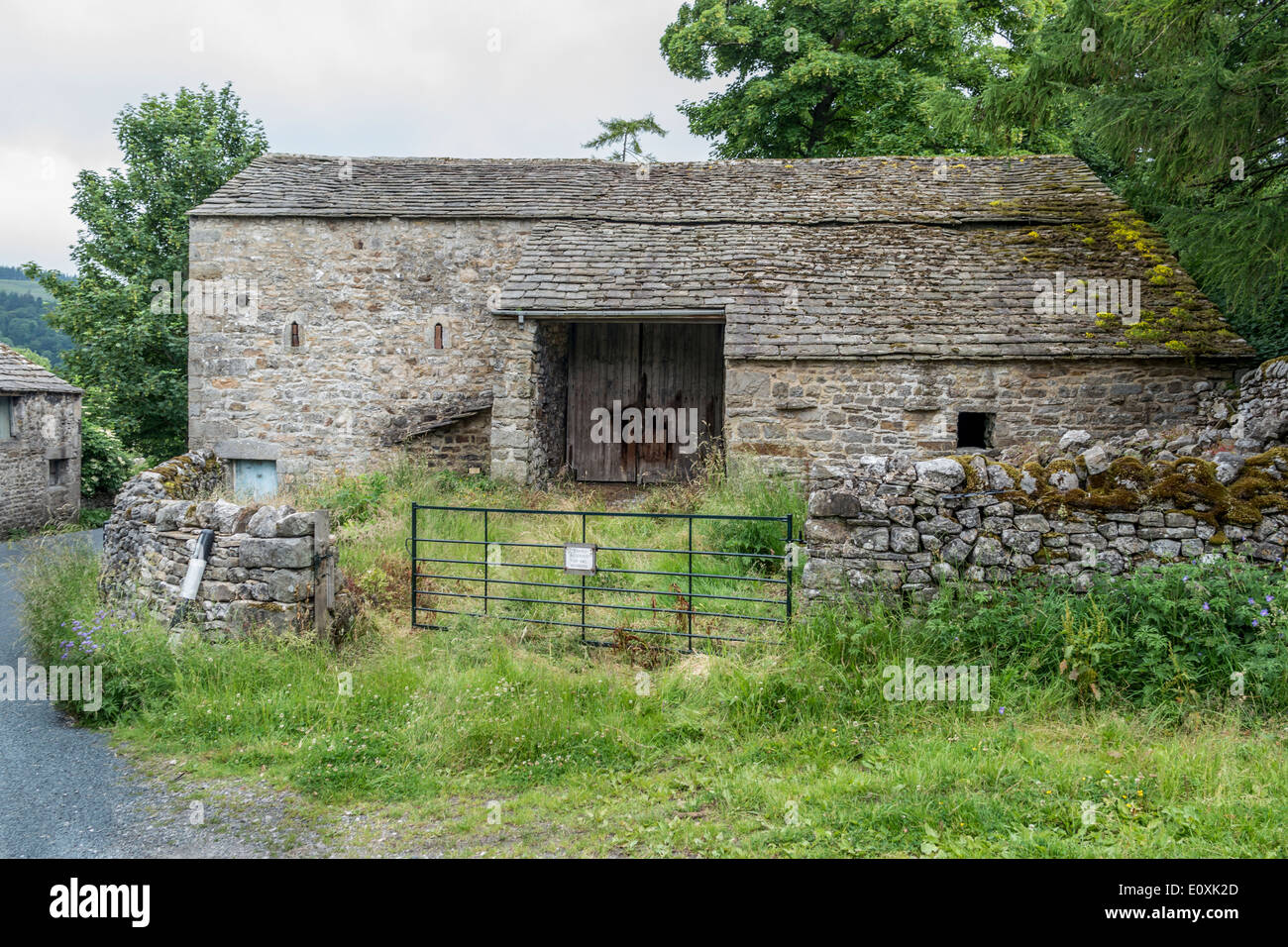Rickety abandoned barn hi-res stock photography and images - Alamy