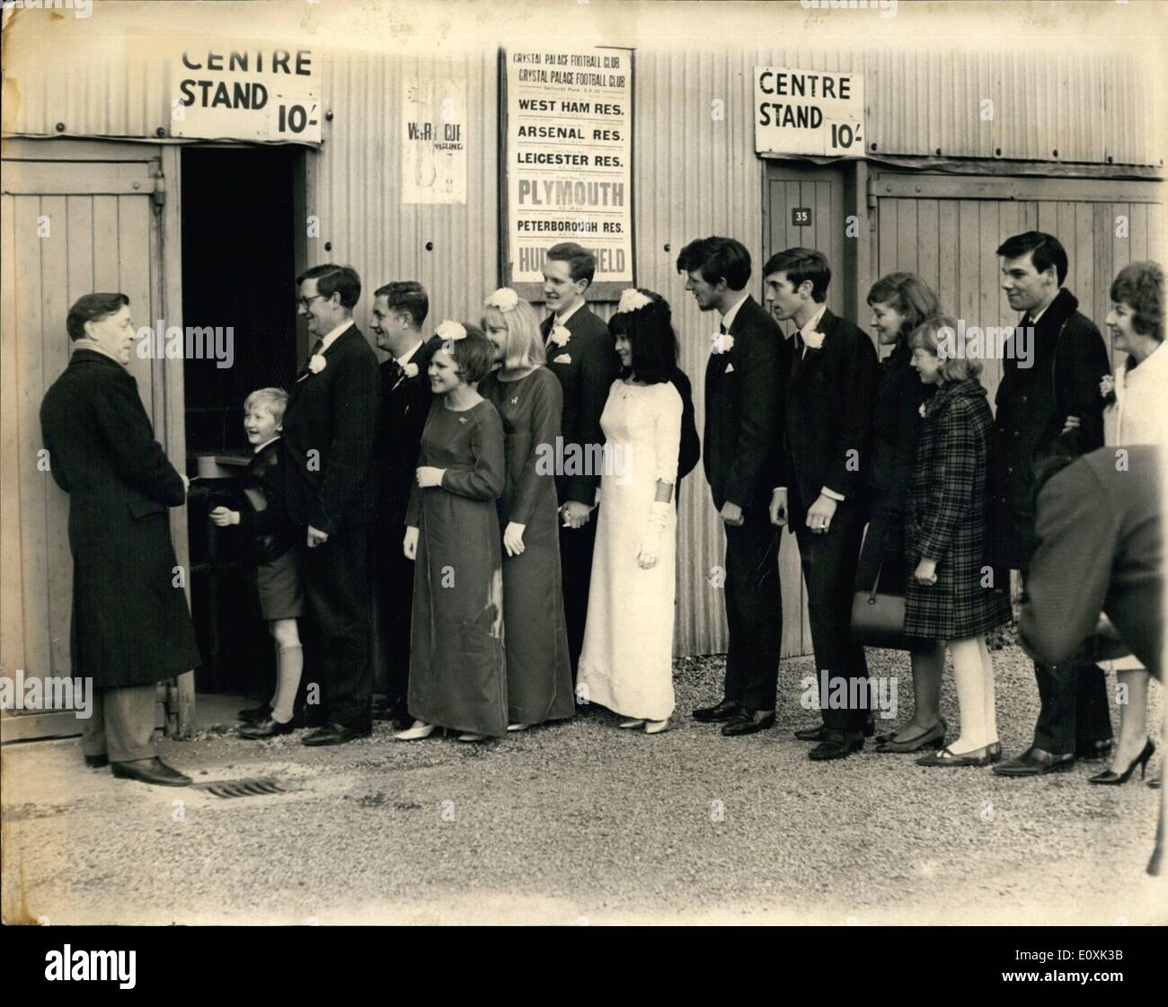 Straight line from start hi-res stock photography and images - Alamy