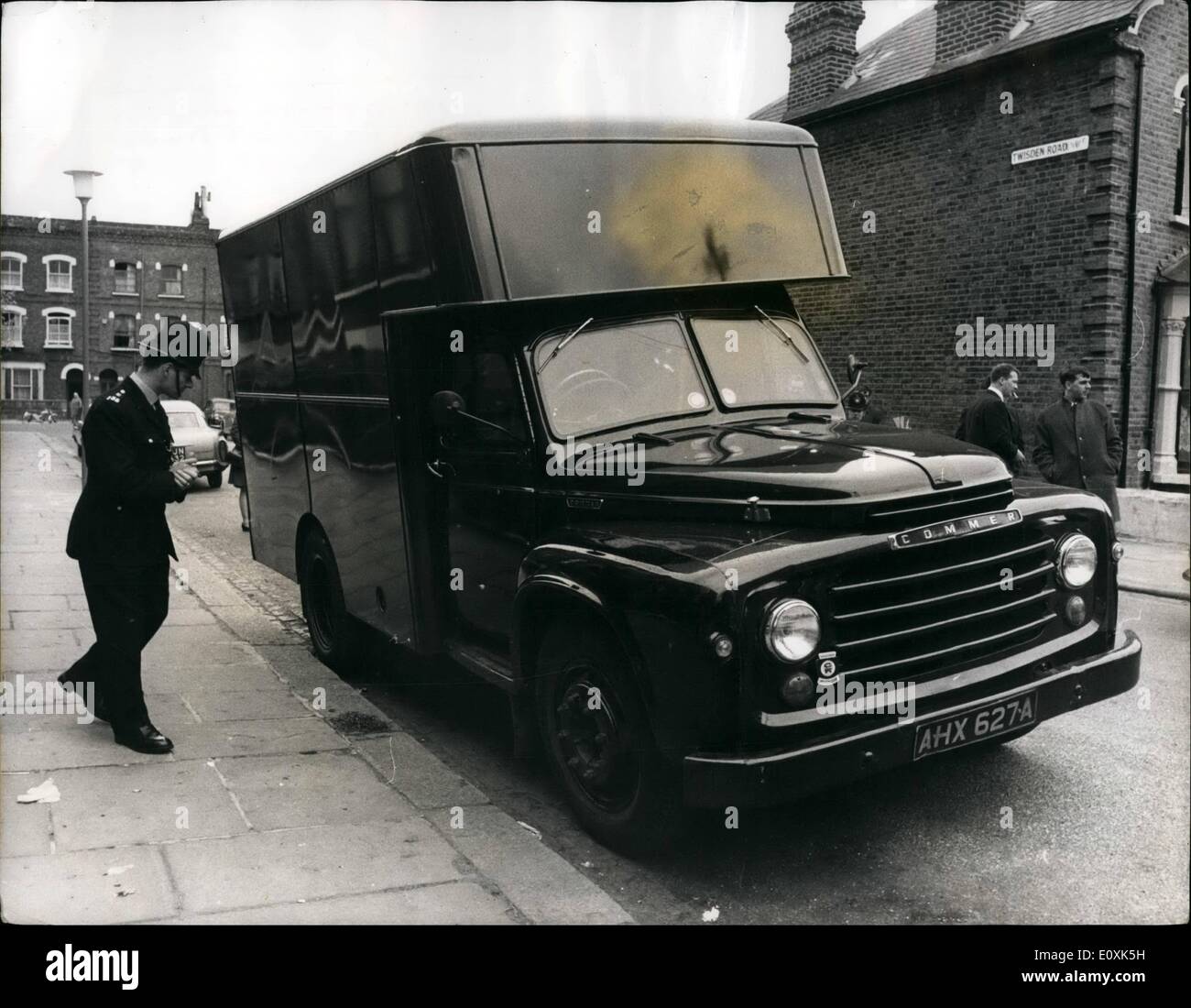 Bullion van hi-res stock photography and images - Alamy