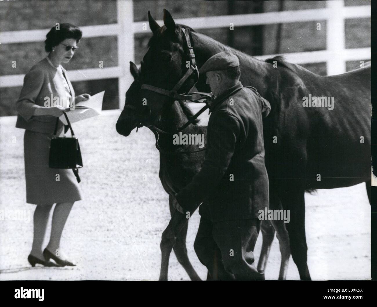Queen elizabeth 1967 hi-res stock photography and images - Alamy