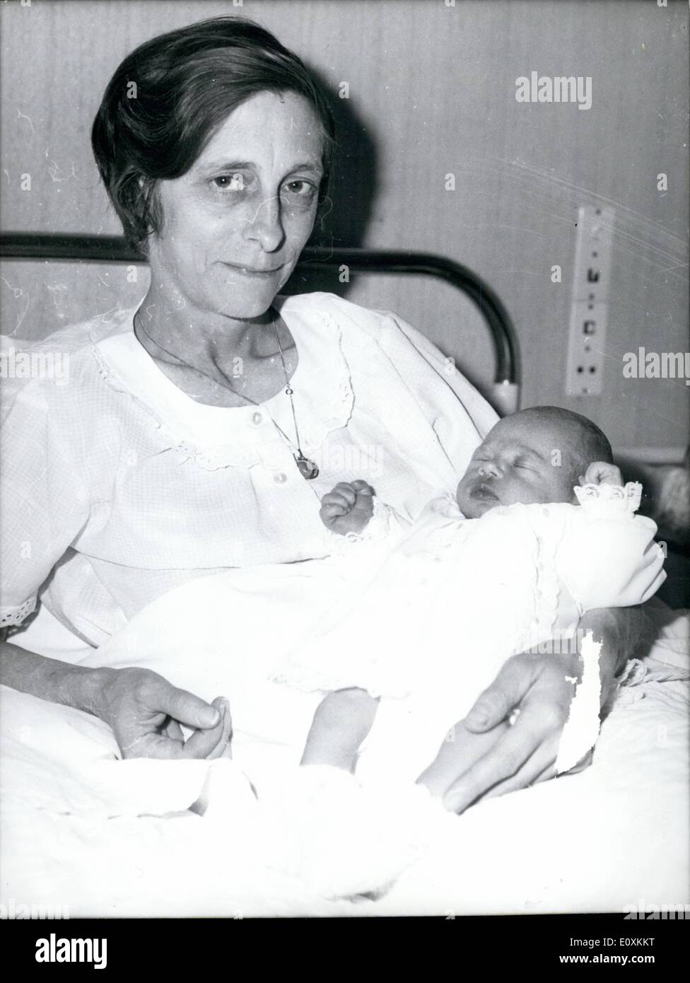 May 05, 1967 - iIreille Matheiu has a brother: 17th child in famous ...