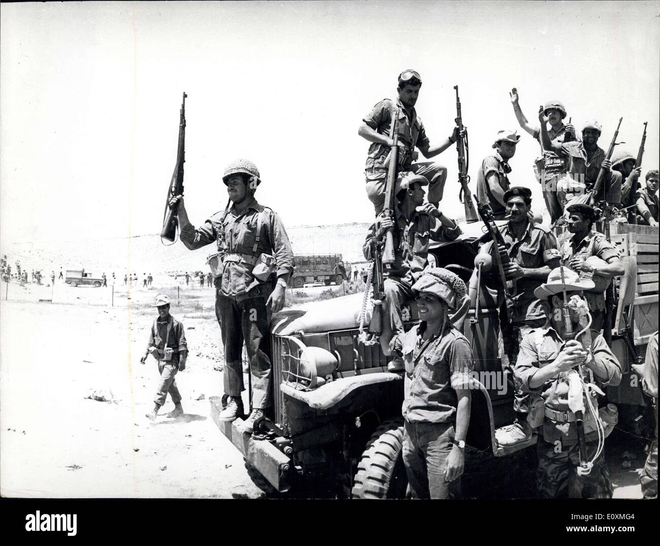 1967 israeli soldiers sitting hi-res stock photography and images - Alamy