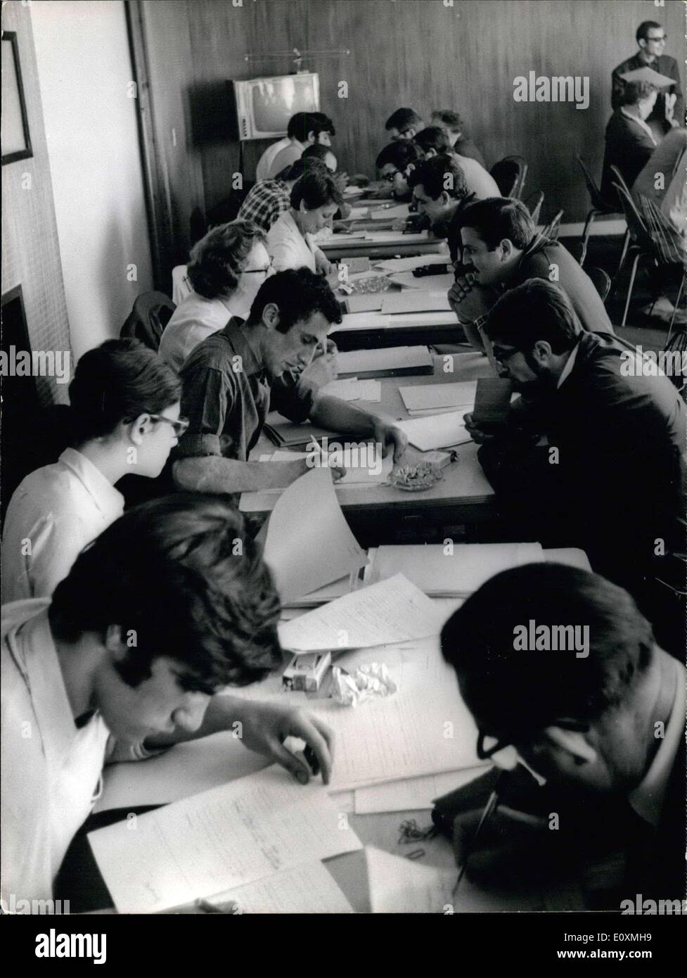 Jun. 05, 1967 - They want to help defend Israel Stock Photo - Alamy
