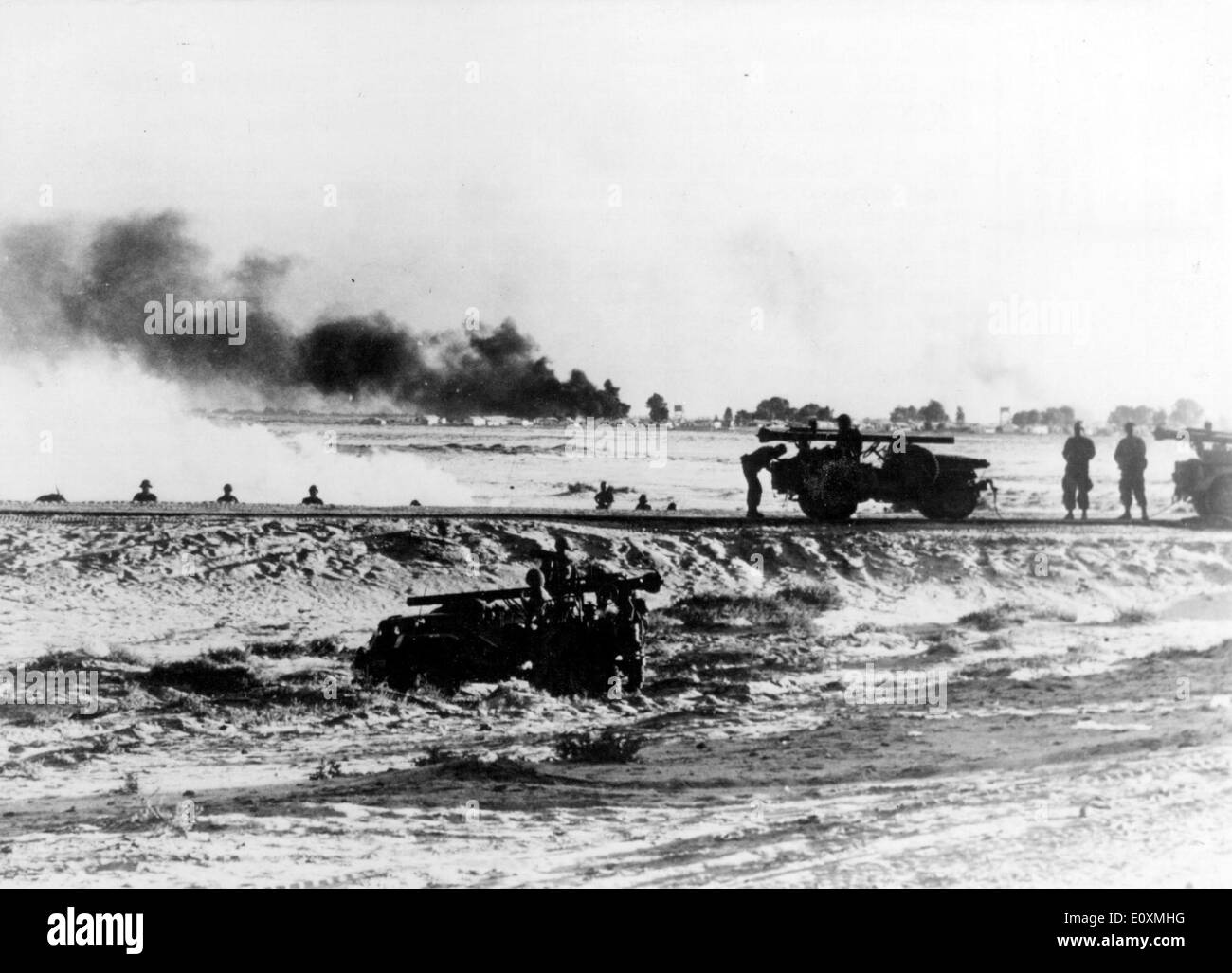 Battle war gun Black and White Stock Photos & Images - Alamy