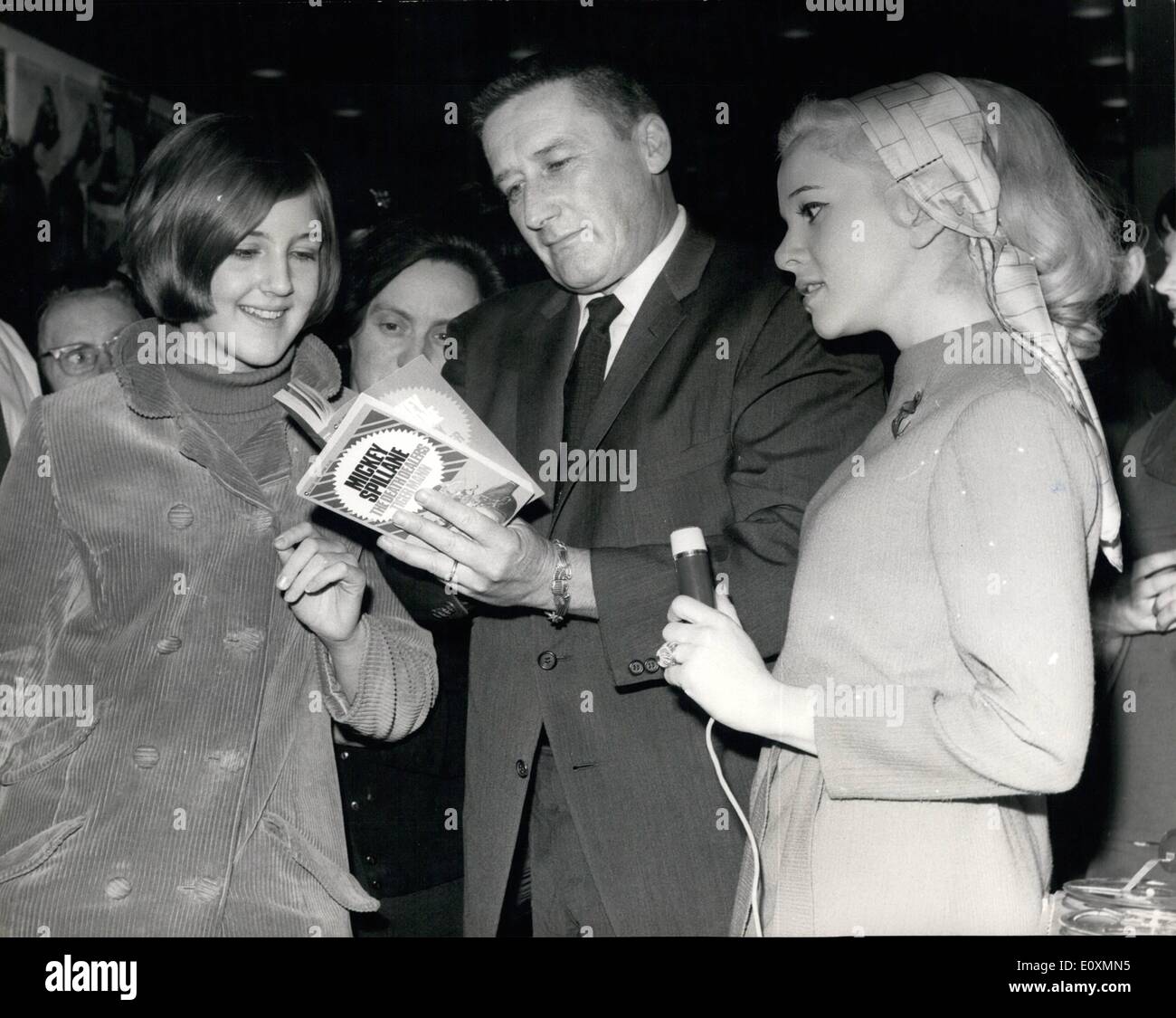 Mickey spillane autographs paperbacks hi-res stock photography and ...