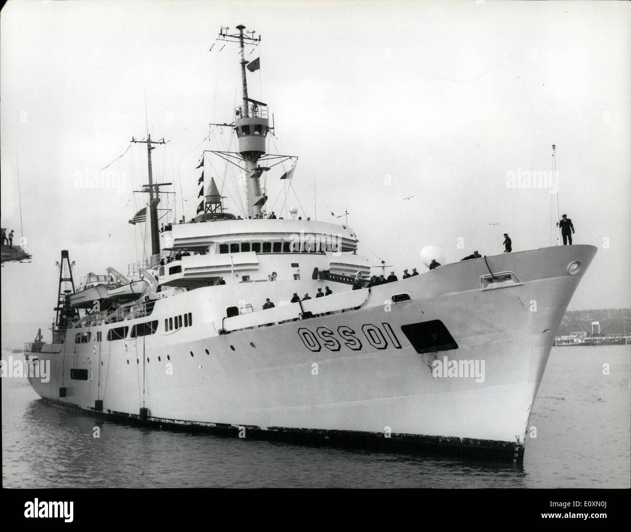 Survey ship hi-res stock photography and images - Alamy