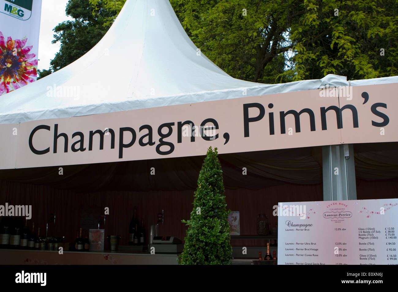 Chelsea flower show champagne hi-res stock photography and images - Alamy