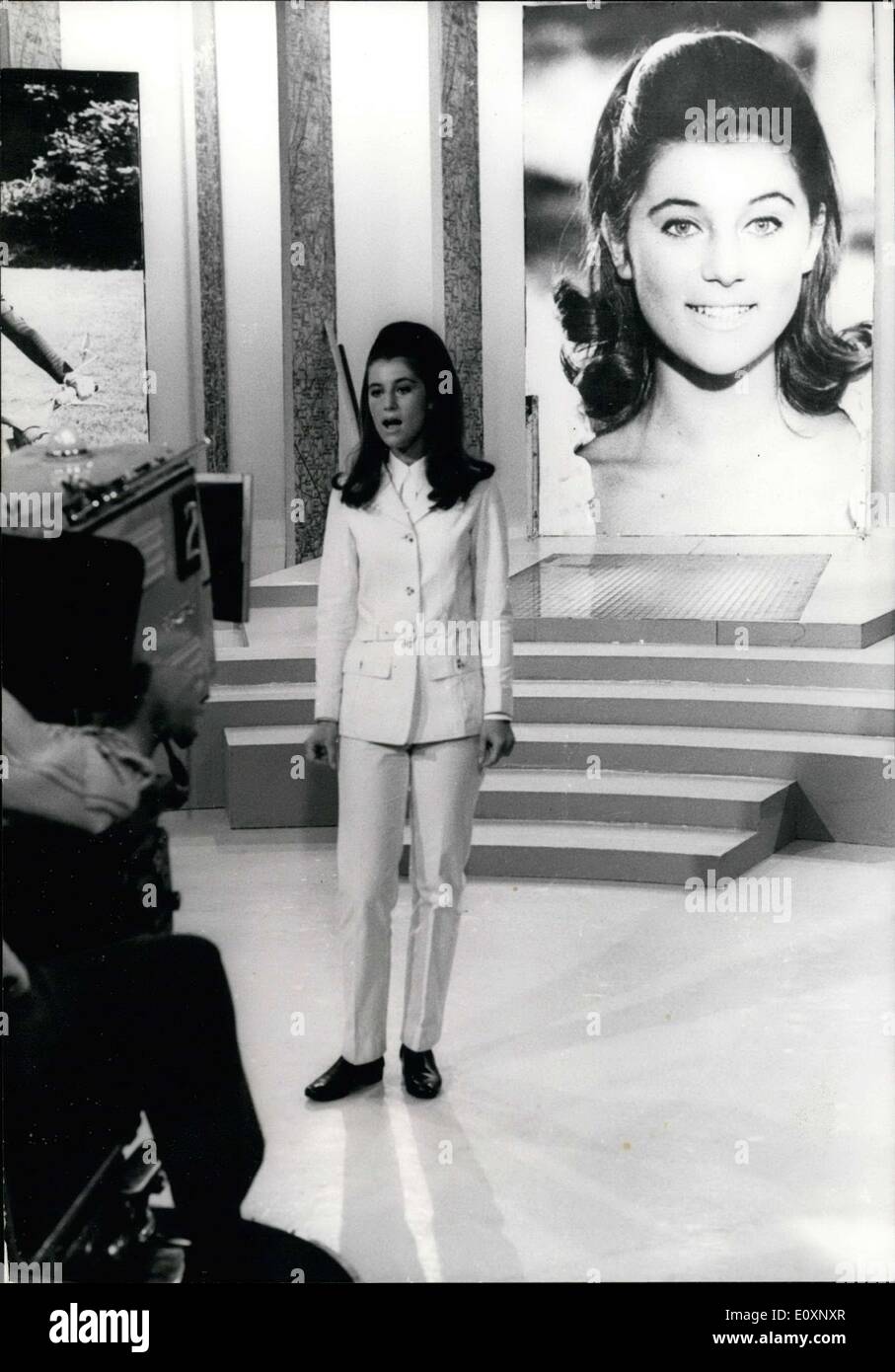 One most popular singers in france hi-res stock photography and images ...