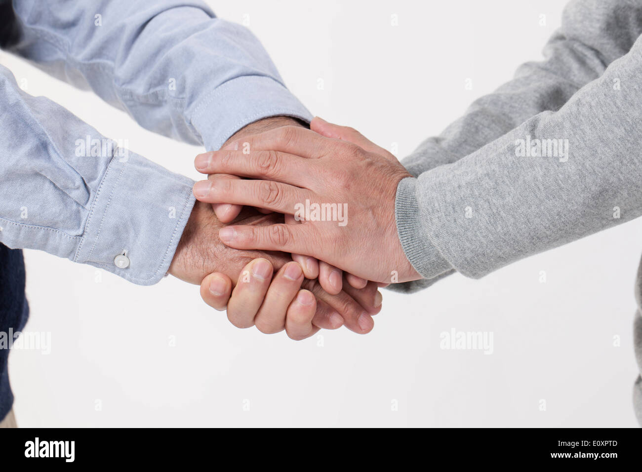 Old people shaking hands hi-res stock photography and images - Alamy