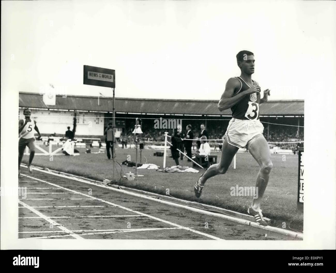 Ryun wins one mile jim ryun hi-res stock photography and images - Alamy