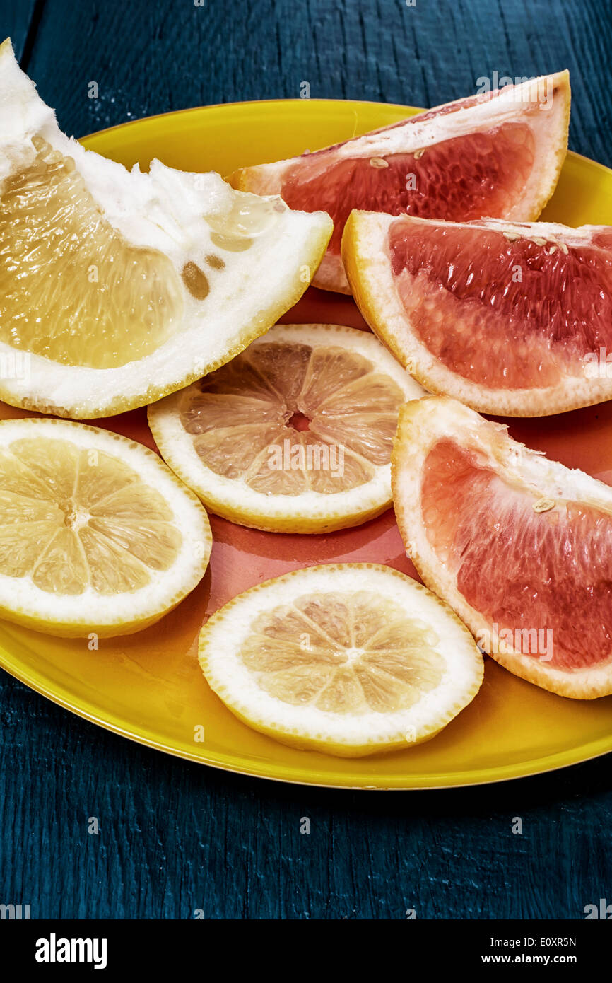 juicy,cut sliced fruit grapefruit Stock Photo - Alamy