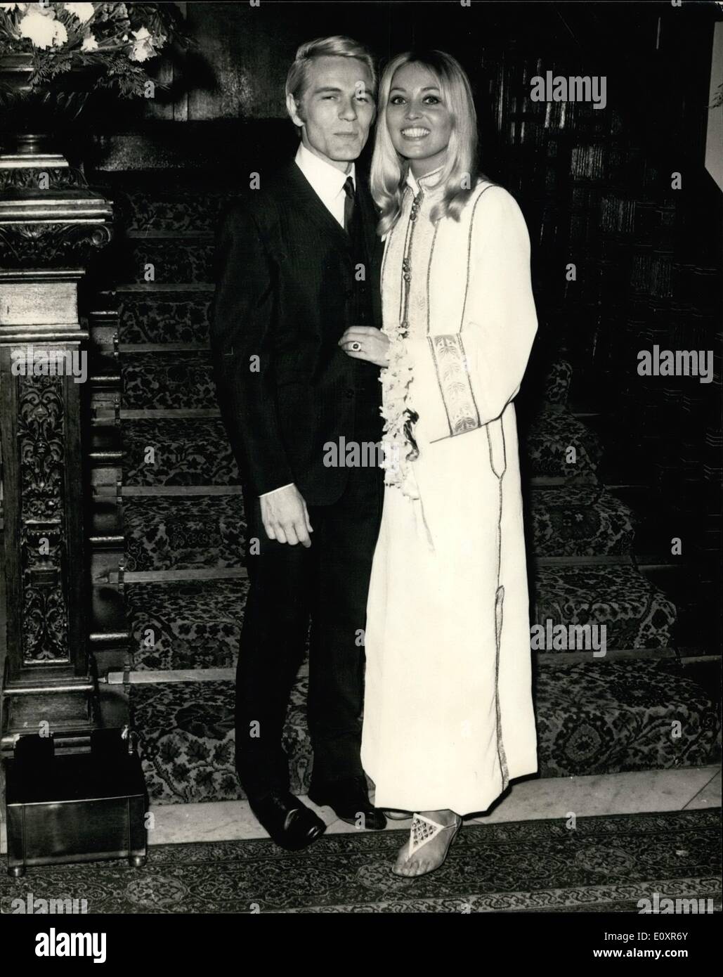 Kaftan singer hi-res stock photography and images - Alamy