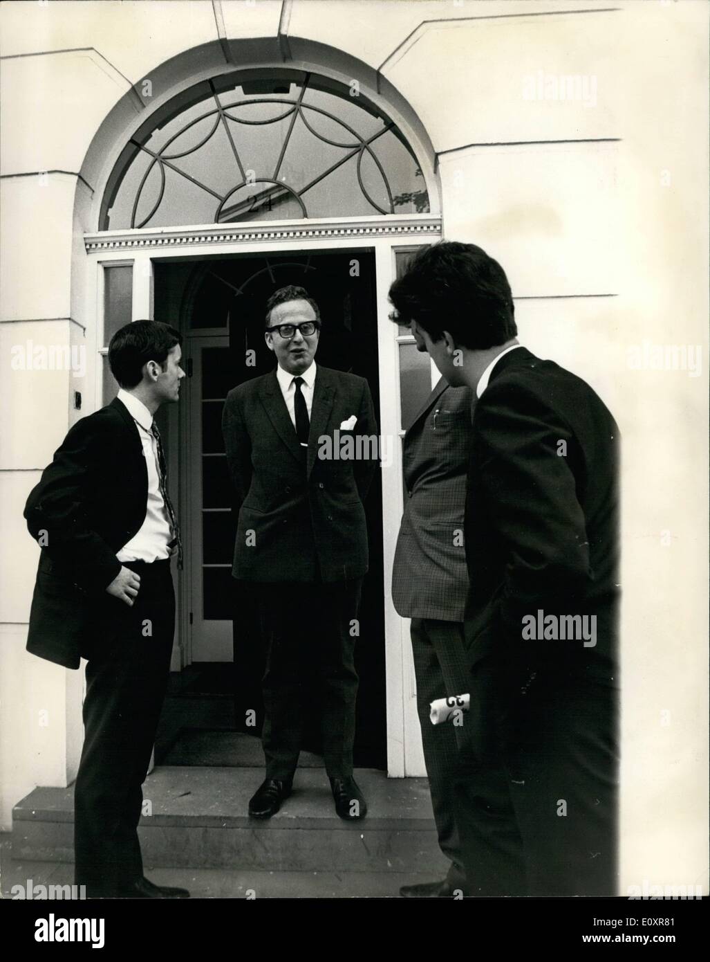 Aug. 08, 1967 - Brian Epstein is found dead -scenes outside his home in ...