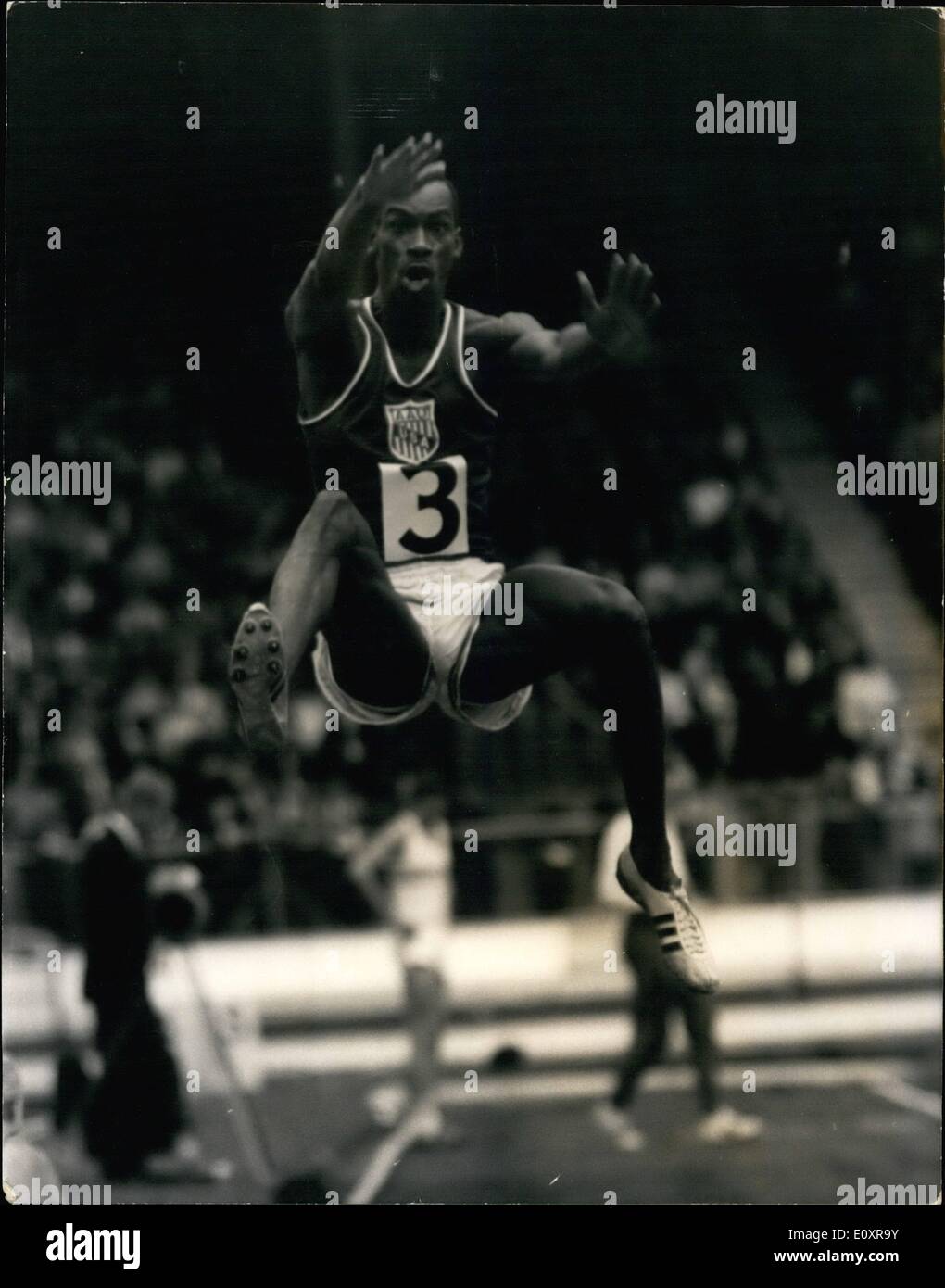 Bob beamon long jump hi-res stock photography and images - Alamy