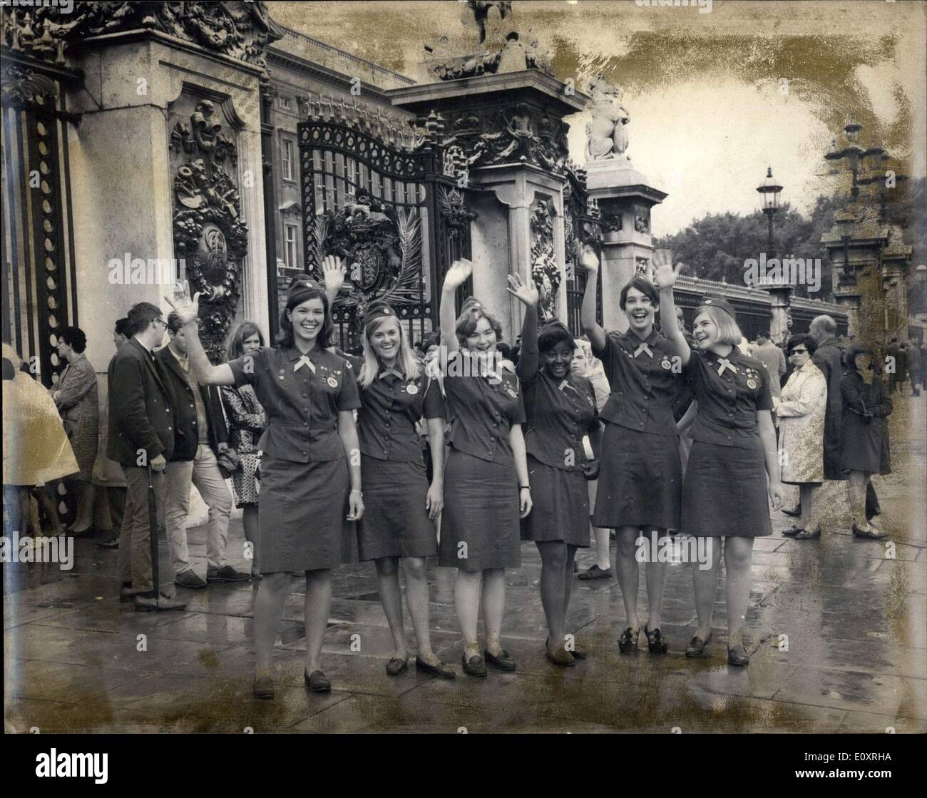 British girl guides hi-res stock photography and images - Alamy