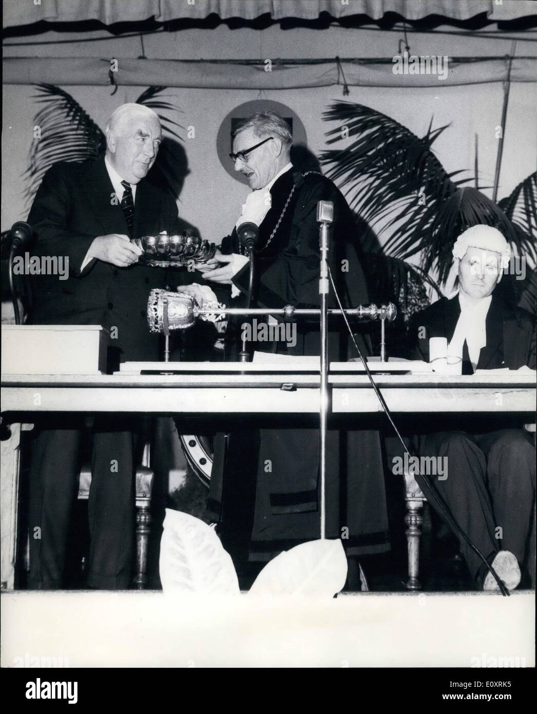 Aug. 24, 1967 - 24.8.67 Sir Robert Menzies. Freeman of Borough of ...