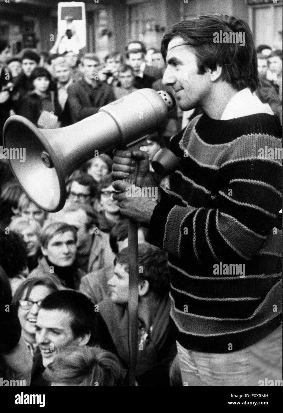 Speaking students Black and White Stock Photos & Images - Alamy