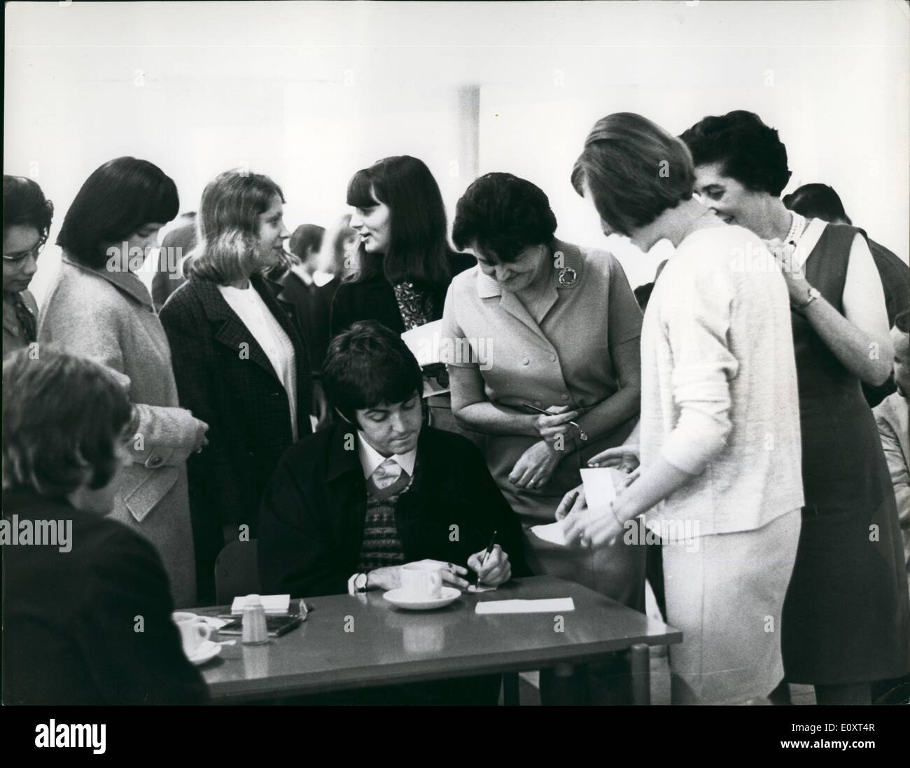 Set up in tv hi-res stock photography and images - Alamy