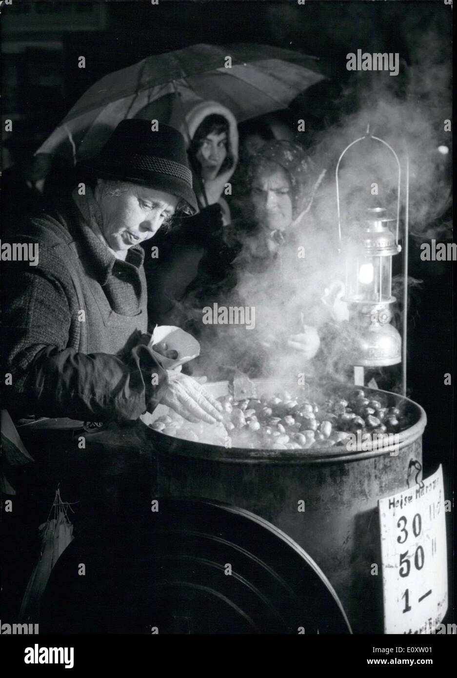 Chilled to the bone hi-res stock photography and images - Alamy