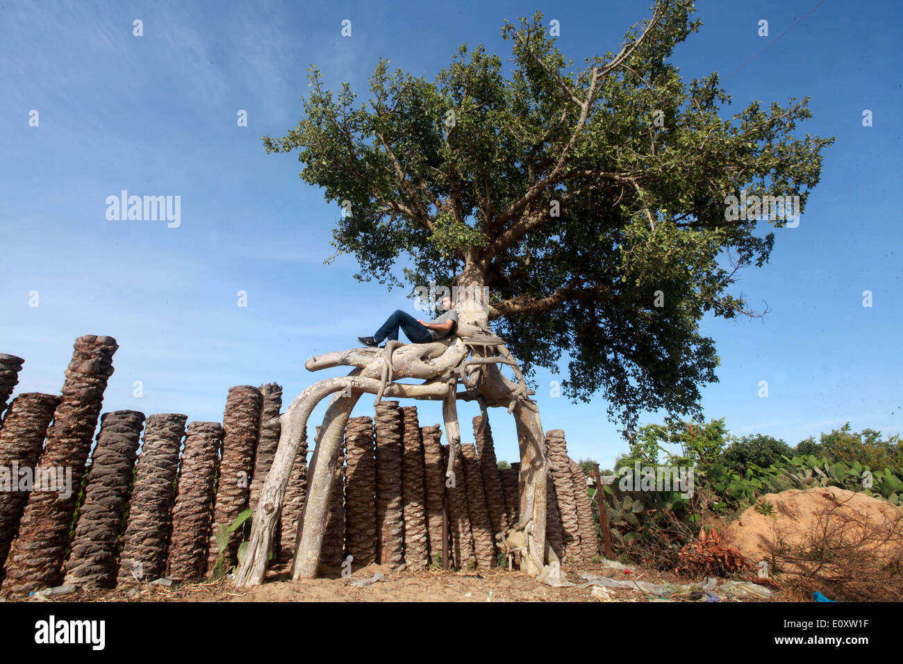 Gaza, Palestinian Territories. 20th May, 2014. A Palestinian man sits ...