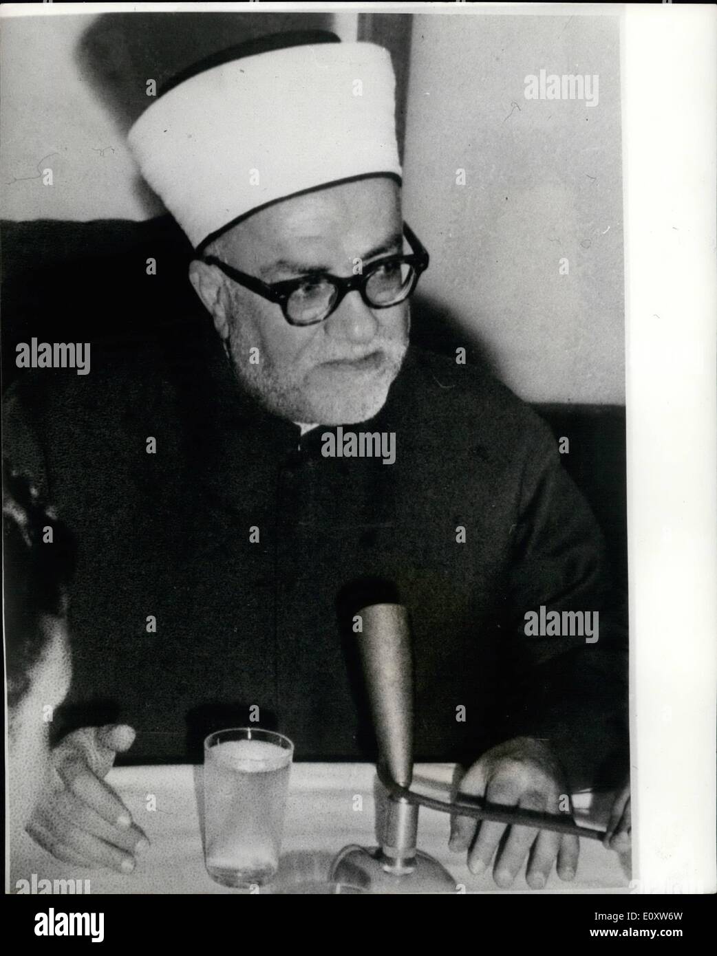 Sep. 26, 1967 - 26-9-67 Sheik Abdel-Hamid SaÃ¢â‚¬â„¢eh holds press ...