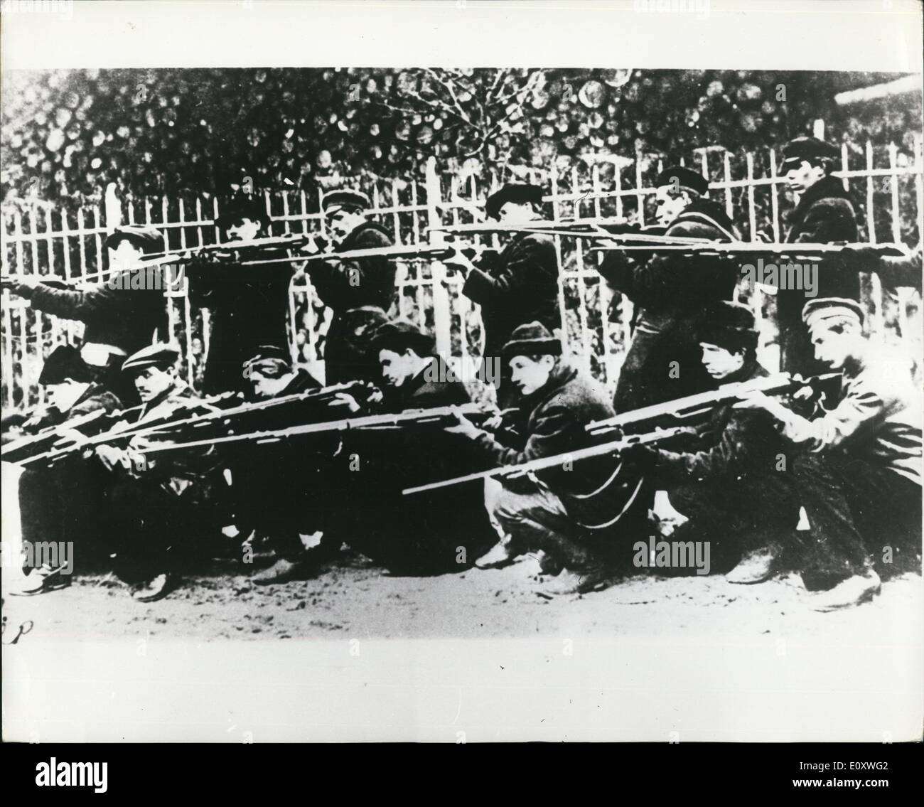 1917 russian revolution petrograd hi-res stock photography and images ...