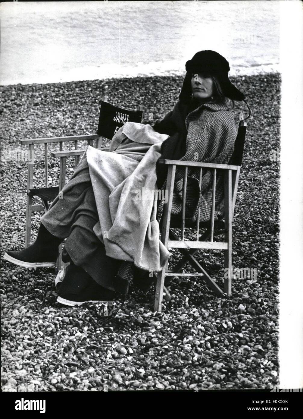 Jan. 01, 1968 - Vanessa keeping out the cold.: A film star's life is ...