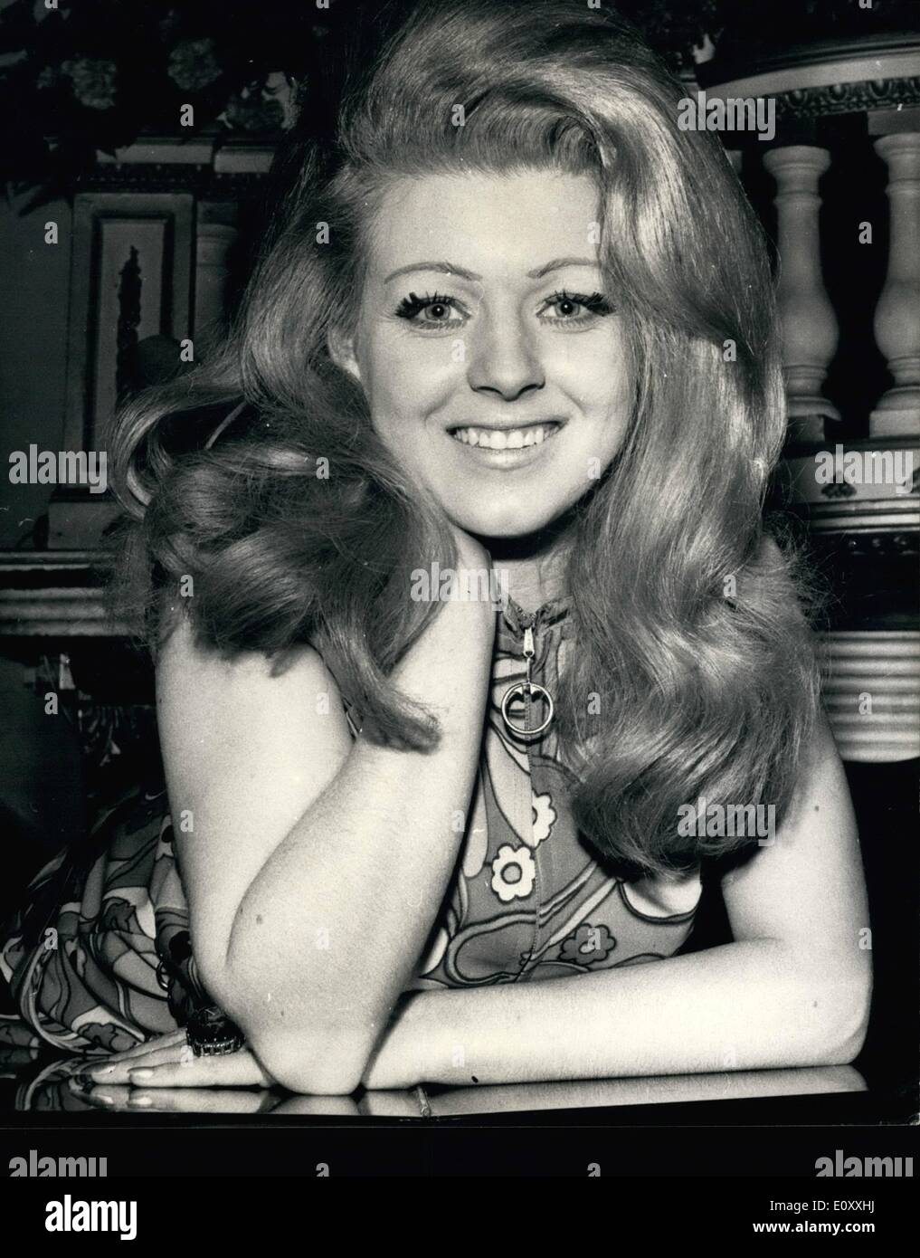 Jan. 01, 1968 - Linda Kaye 30,000 in Berkeley Square: Linda Kaye ...
