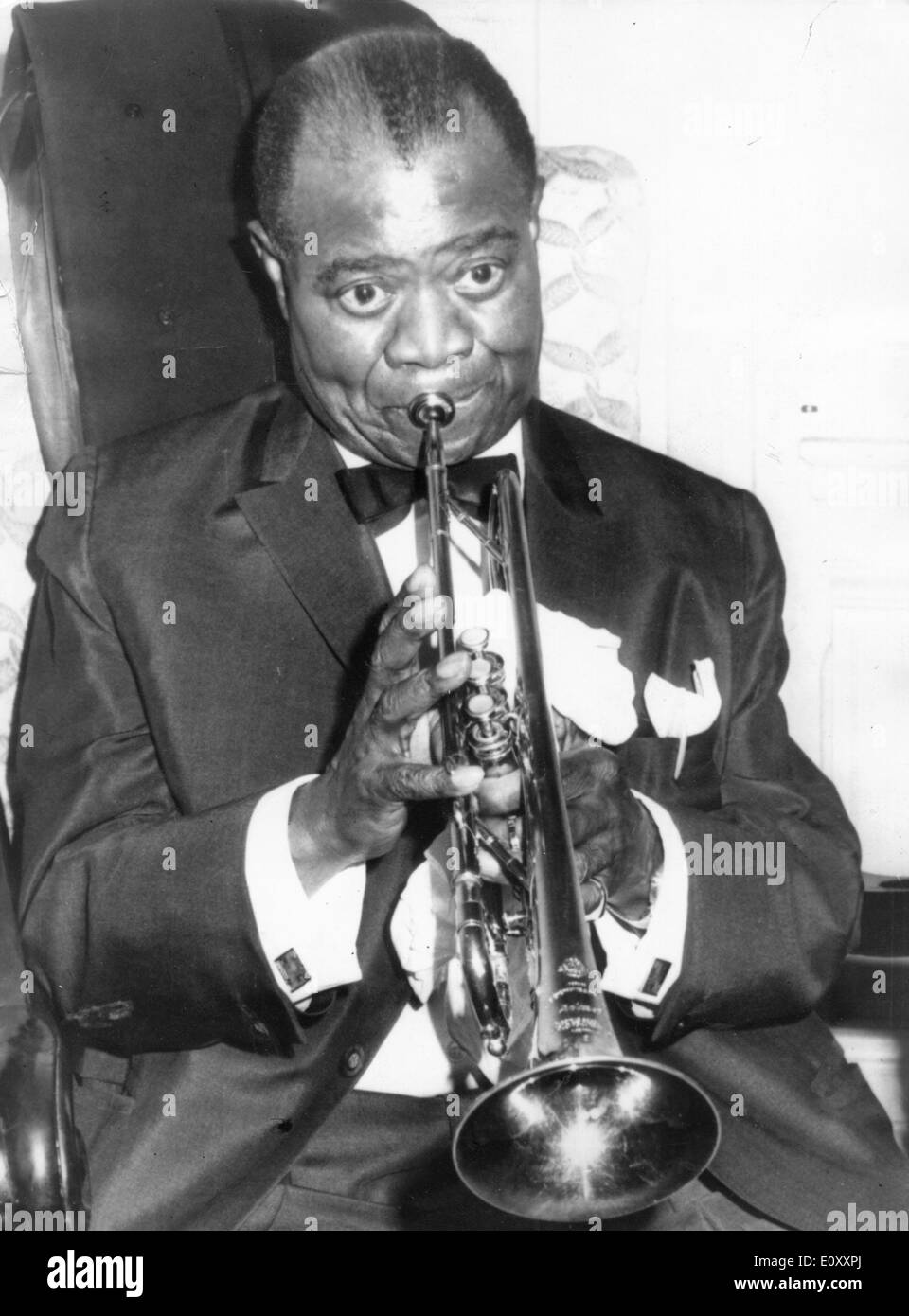 Louis Armstrong playing his trumpet Stock Photo - Alamy