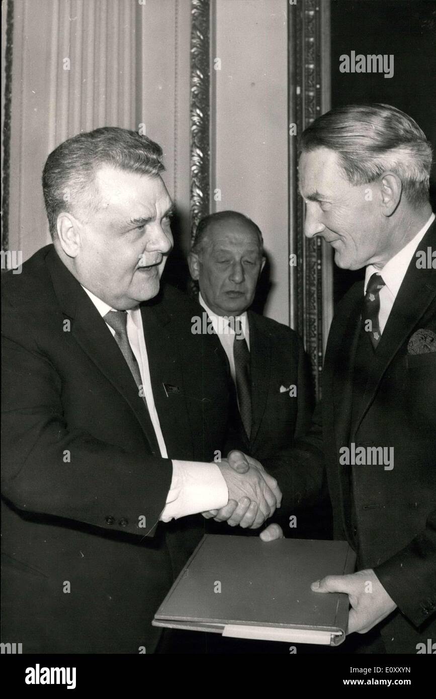 Signing anglo soviet navigation treaty hi-res stock photography and ...