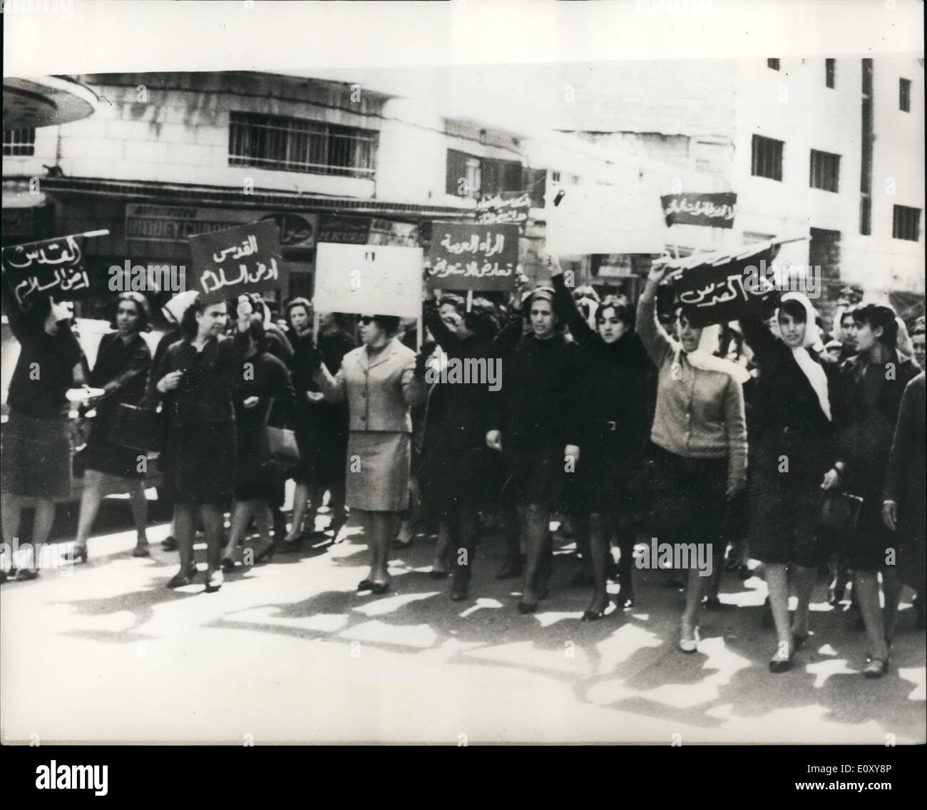 Israeli army parade in jerusalem hi-res stock photography and images ...
