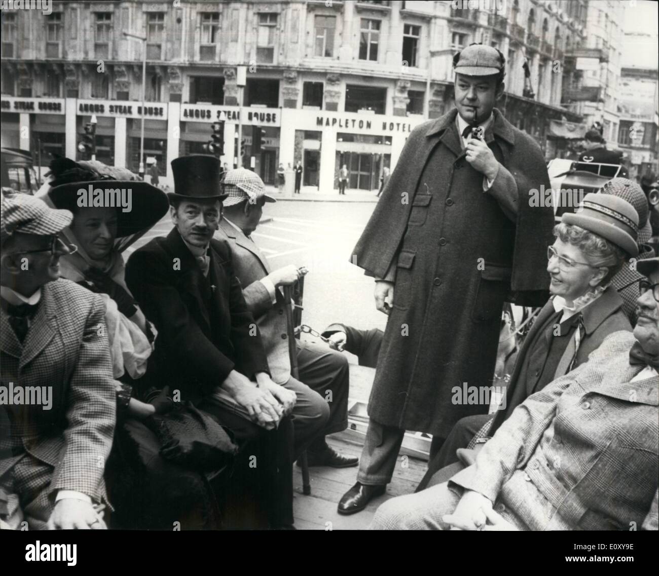 Sherlock holmes hi-res stock photography and images - Alamy