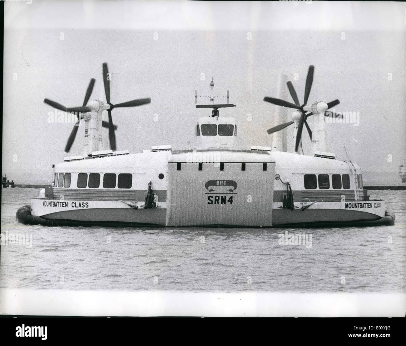 Cross channel hovercraft hi-res stock photography and images - Alamy