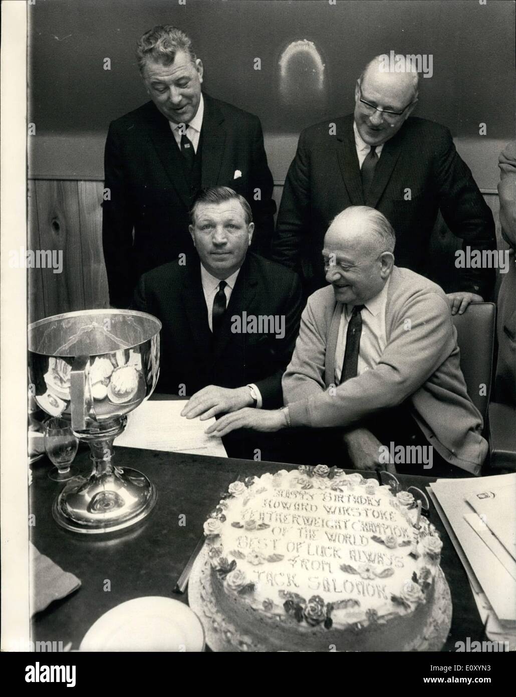Apr. 04, 1968 - Singing of the contract for the world title fight ...