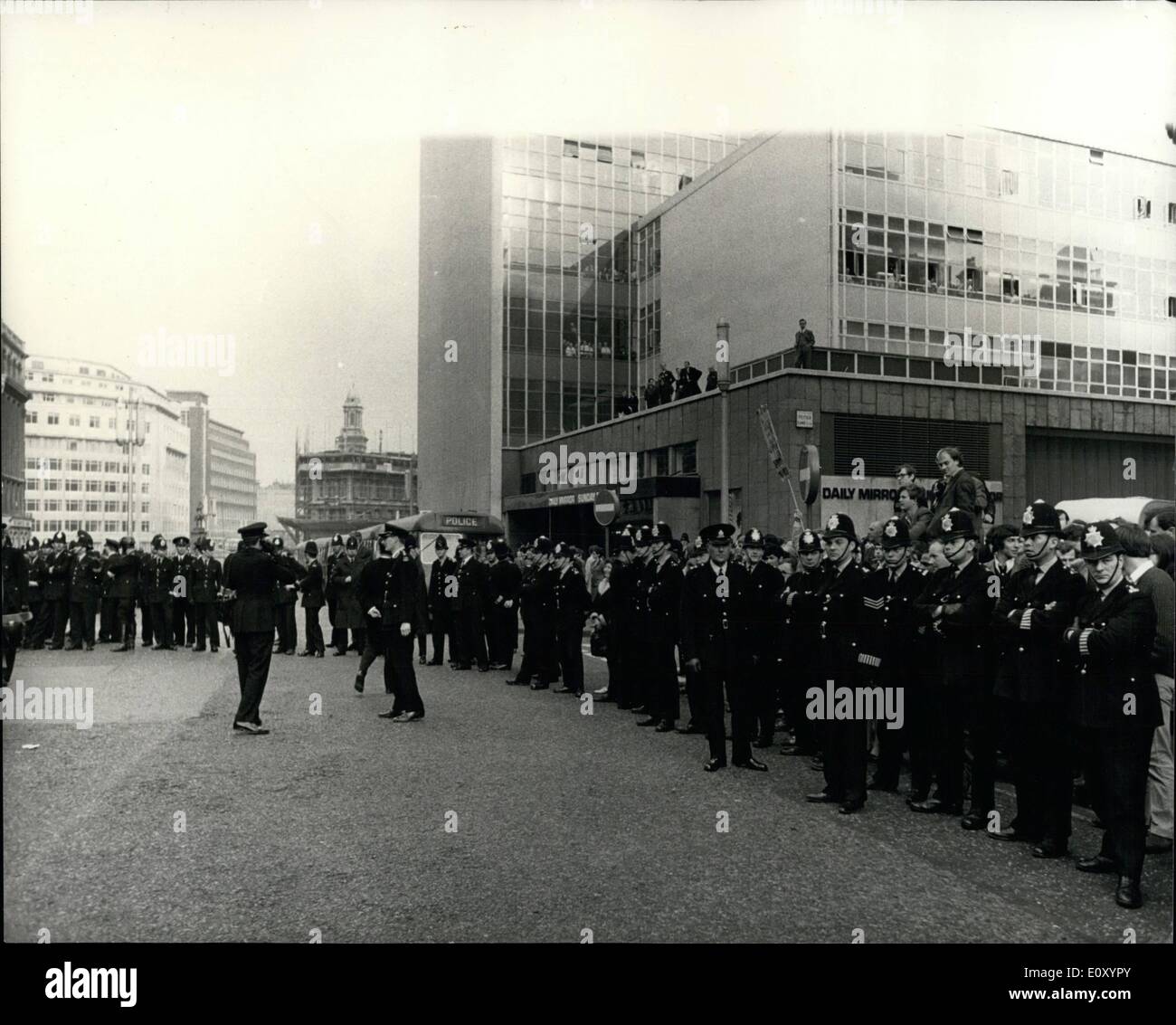 Mirror group building london hi-res stock photography and images - Alamy