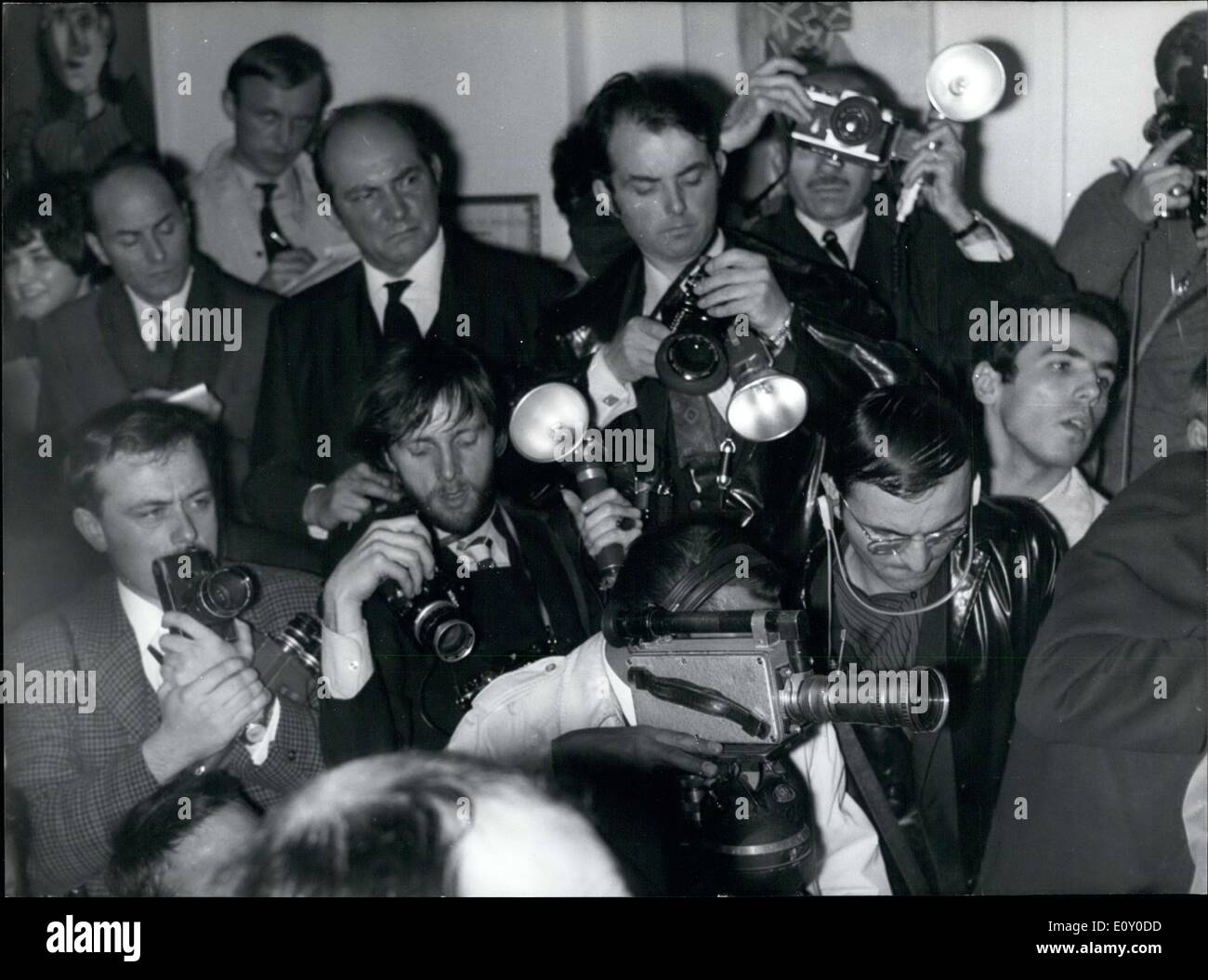 Apr. 29, 1968 - Mob Reporters at Mercy Hospital After First Heart ...