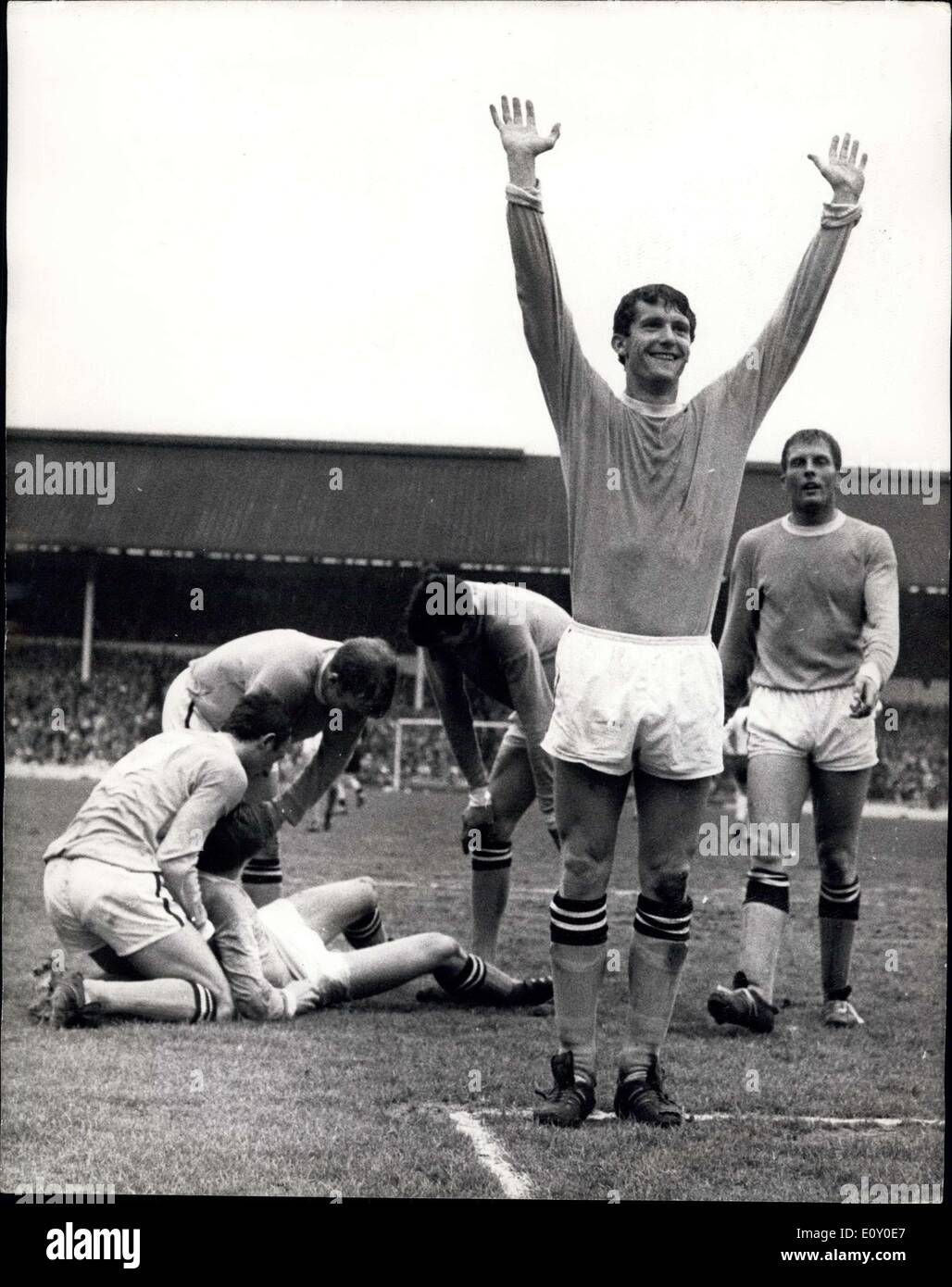 May 04, 1968 - TOTTENHAM V. MANCHESTER CITY AT WHITE HART LANE. PHOTO ...