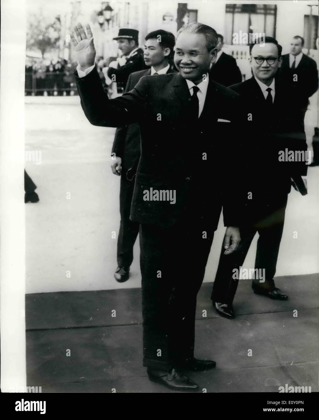 May 05, 1968 - Peace talks Open in Paris: The full-scale peace talks ...