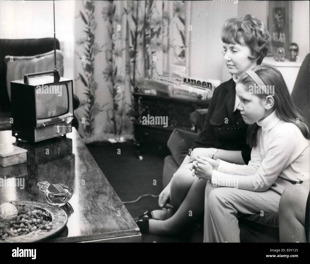 May 05, 1968 - Wife of leader of heart transplant team at home. Photo ...