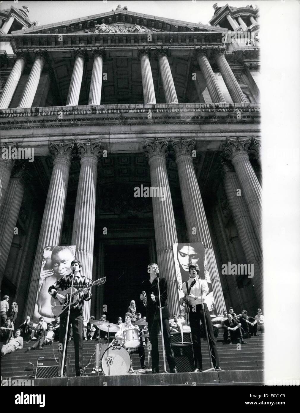 May 05, 1968 - Pop Group Play To Lunch Hour Crowds At St. Paul's. The ...