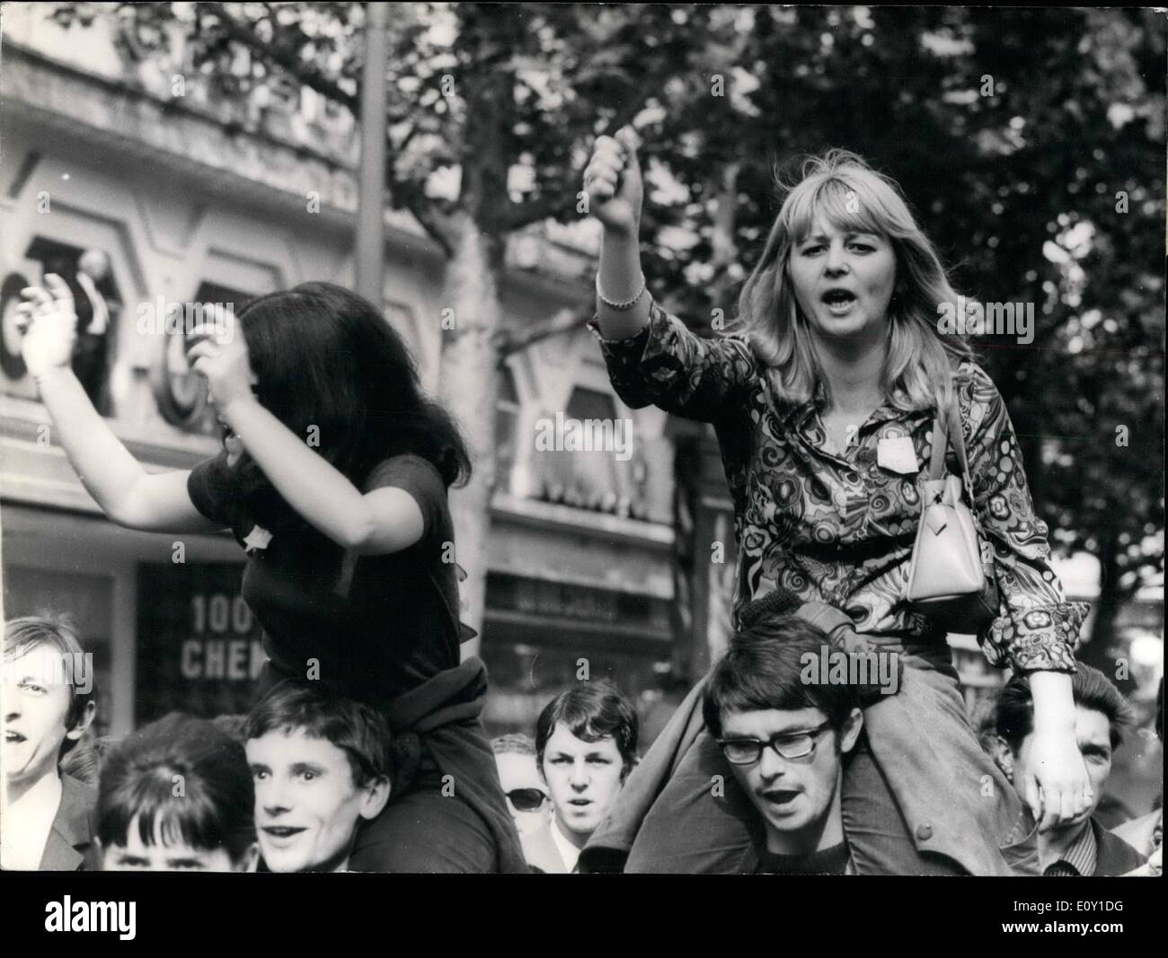 May 1968 paris hi-res stock photography and images - Alamy
